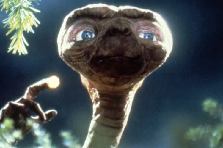 "E.T. the Extra-Terrestrial" model from 1982 Spielberg classic sells for $2.5m at auction - The ...