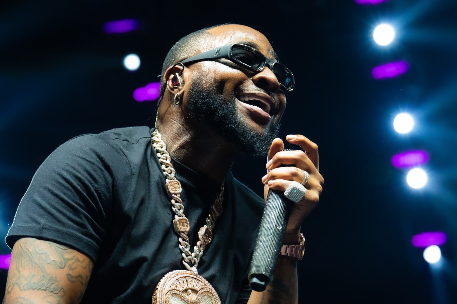 Davido drops new album ‘5ive’ teaser with Brenda Fassie-inspired single ...